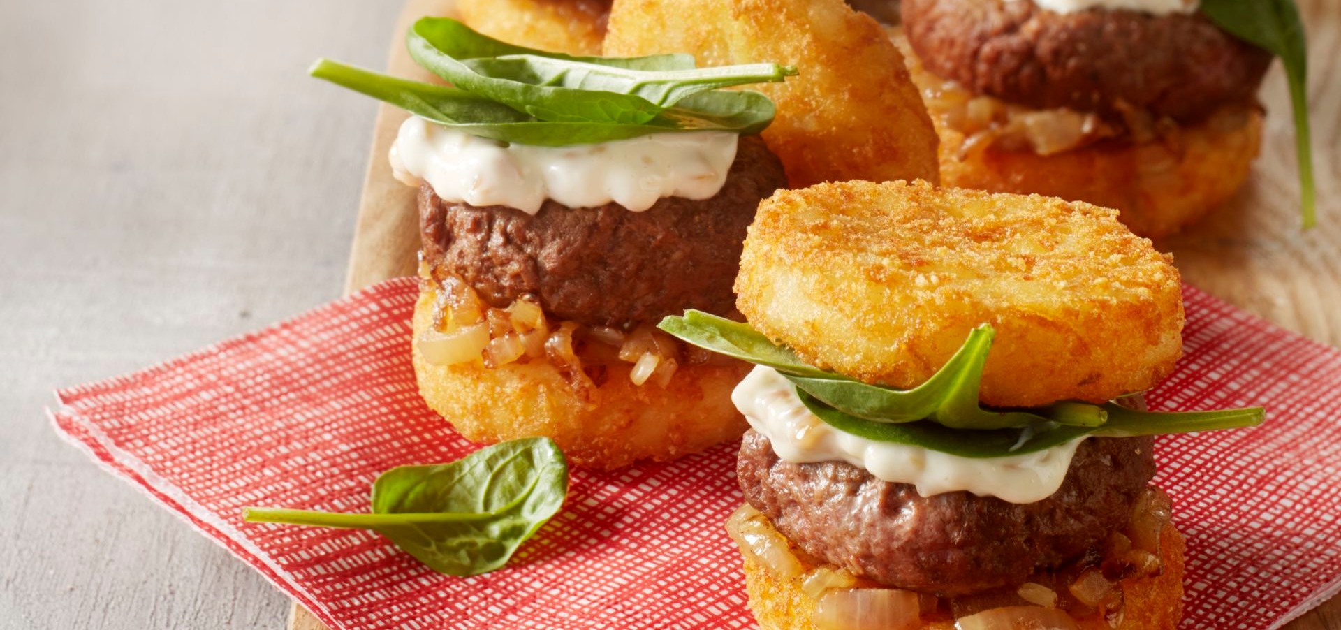 Rinderburger mit Paprika & Honigsosse mit Rösti Talern