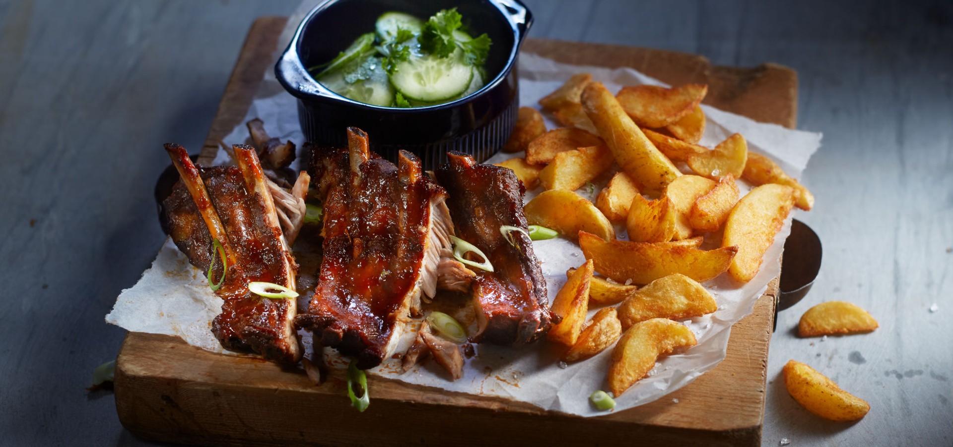 Spicy jacket wedges | Aardappelpartjes | Aviko Foodservice