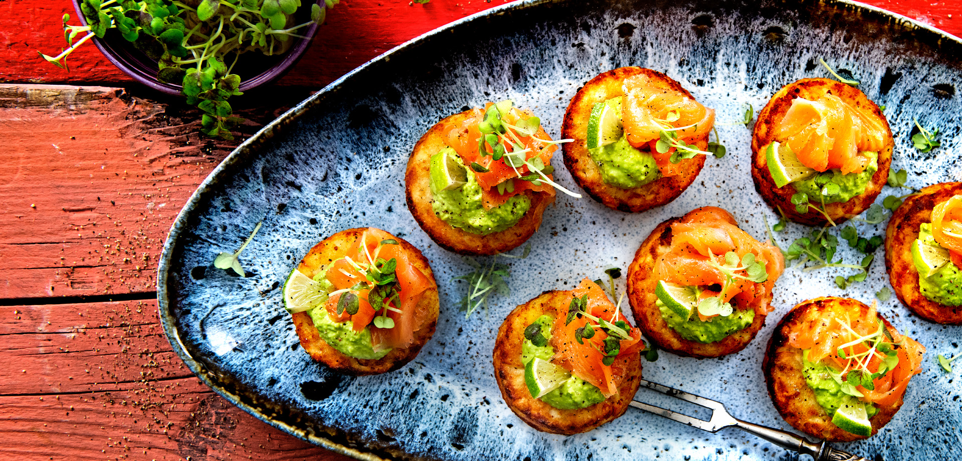 Rösti Rondjes met erwtenlimoencrème en zalm | Recepten | Aviko Foodservice